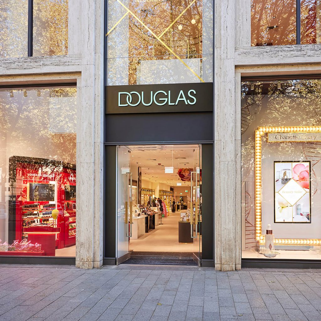 Stores & Retail | DOUGLAS Karriere | Behind Beauty