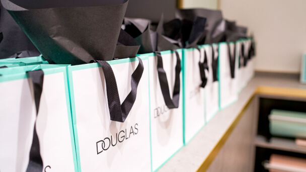 Stores & Retail | DOUGLAS Karriere | Behind Beauty